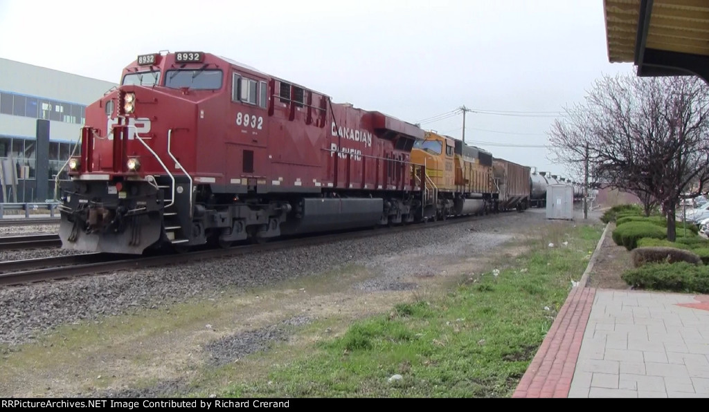 Canadian Pacific ES44Ac 8932 on CSX K048